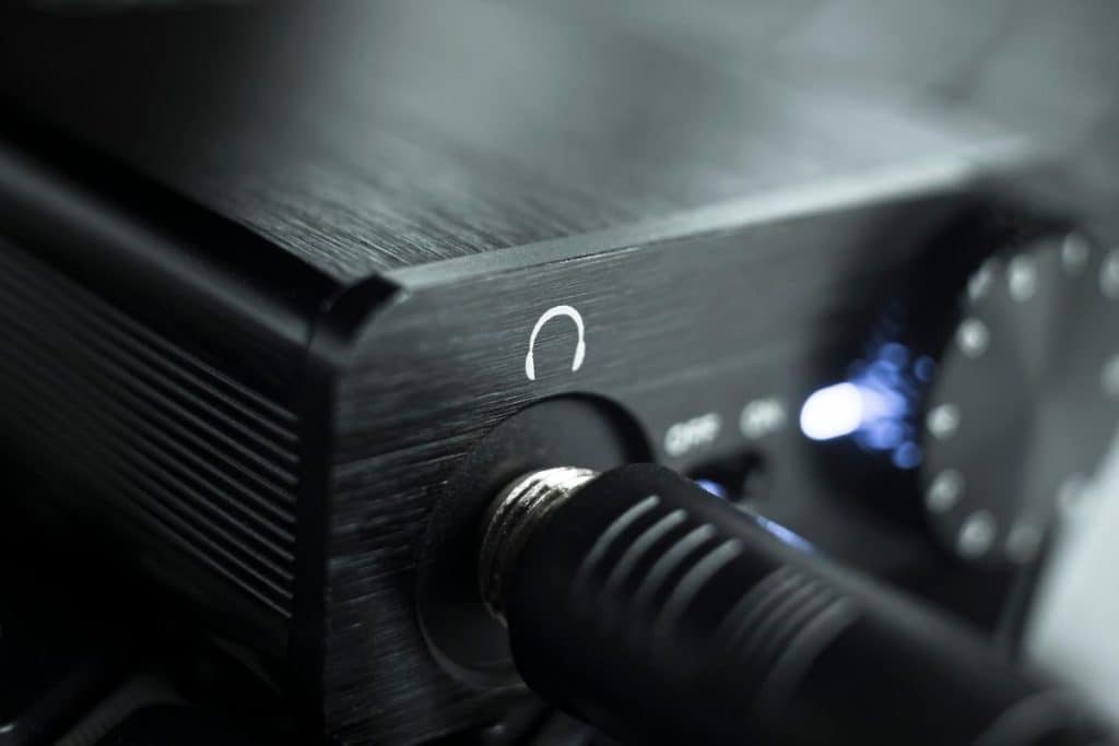 Amp vs DAC (What is the Difference?) – Ear Rockers